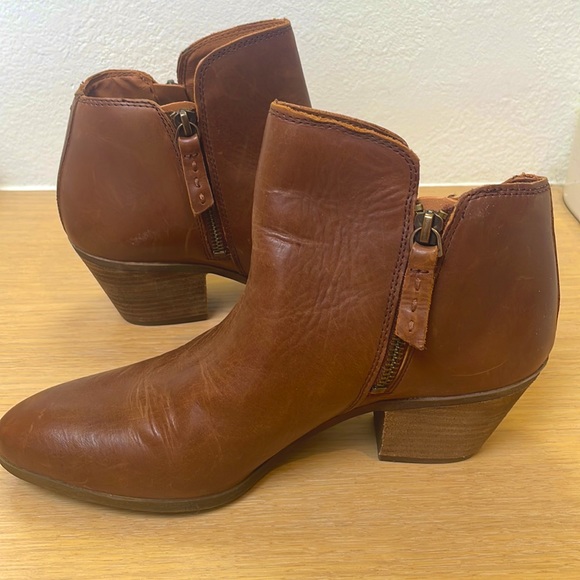 Frye | Shoes | Frye Judith Double Zip Booties New Size 8 | Poshmark